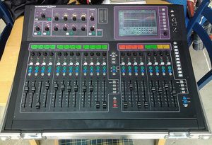 Allen & Heath GLD 80 vs Soundcraft Vi1